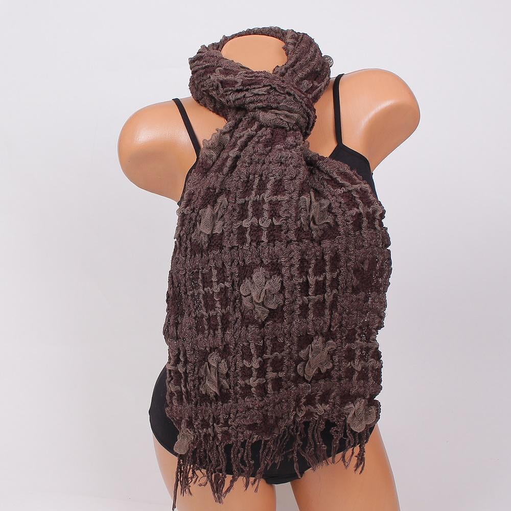 Тъмно кафяв дамски шал с цветя