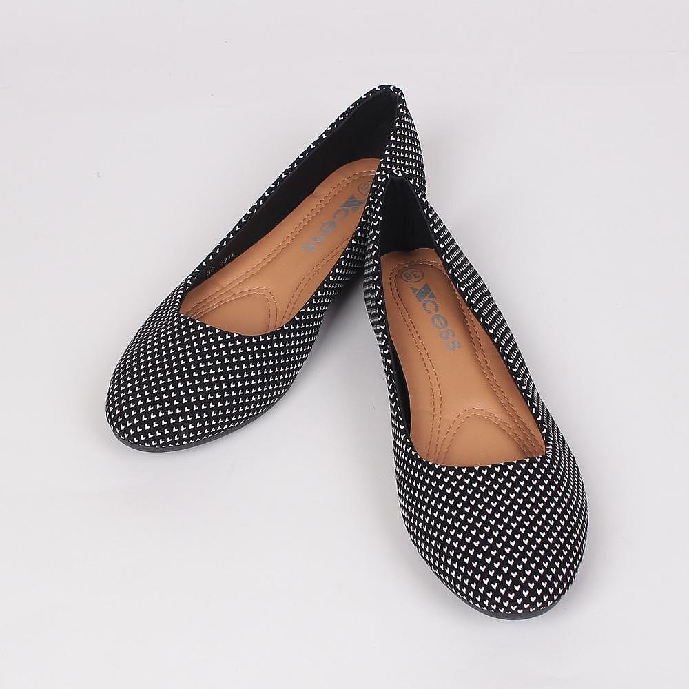 Черни дамски обувки-балеринки с бели сърчица