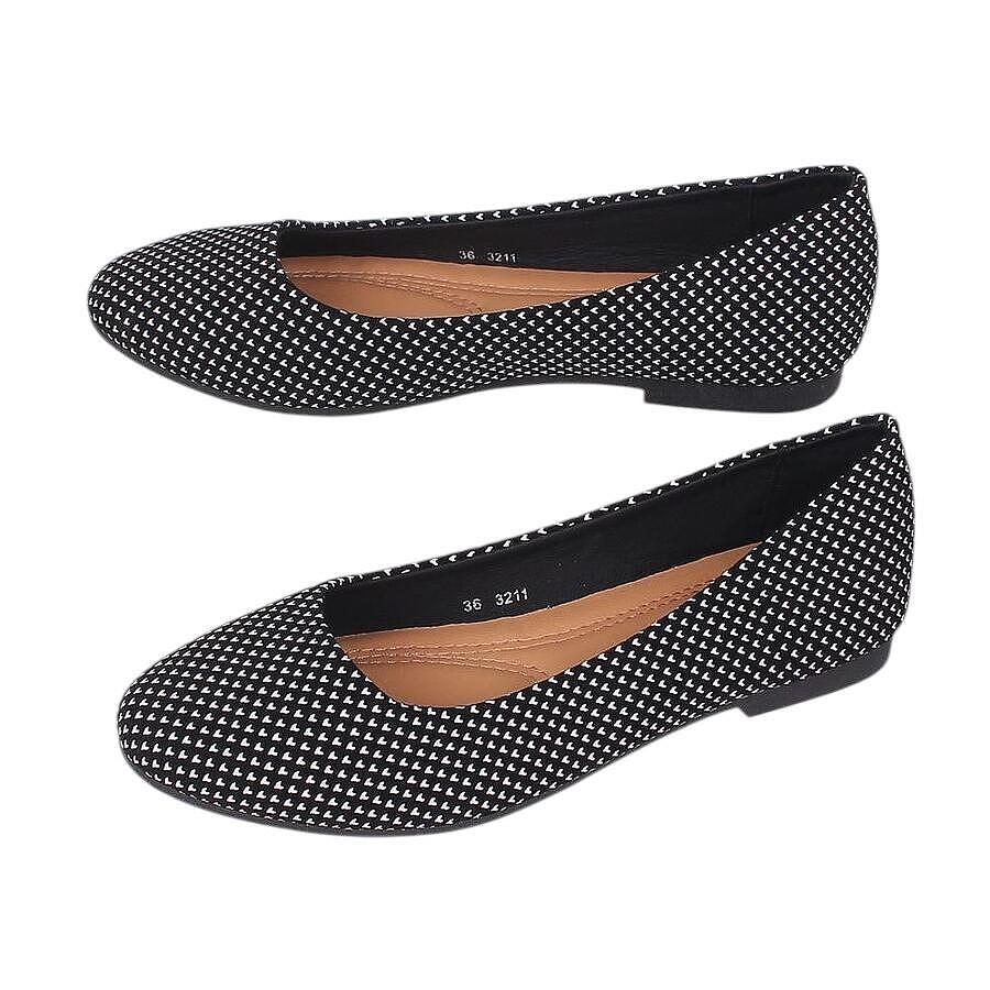 Черни дамски обувки-балеринки с бели сърчица