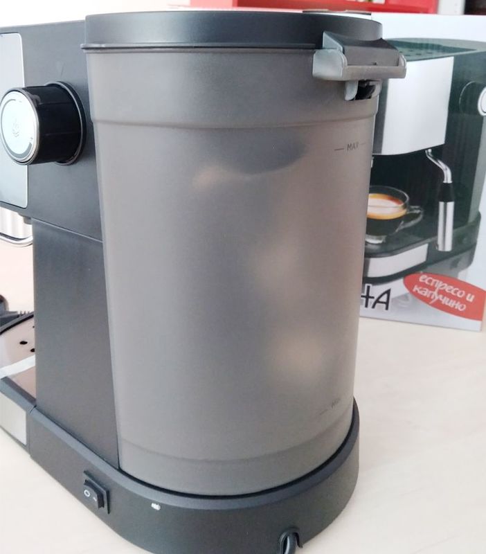 Кафемашина Elekom EK-6826, италианска помпа ULKA 15 бара, подвижен резервоар за вода, мощност 850 W