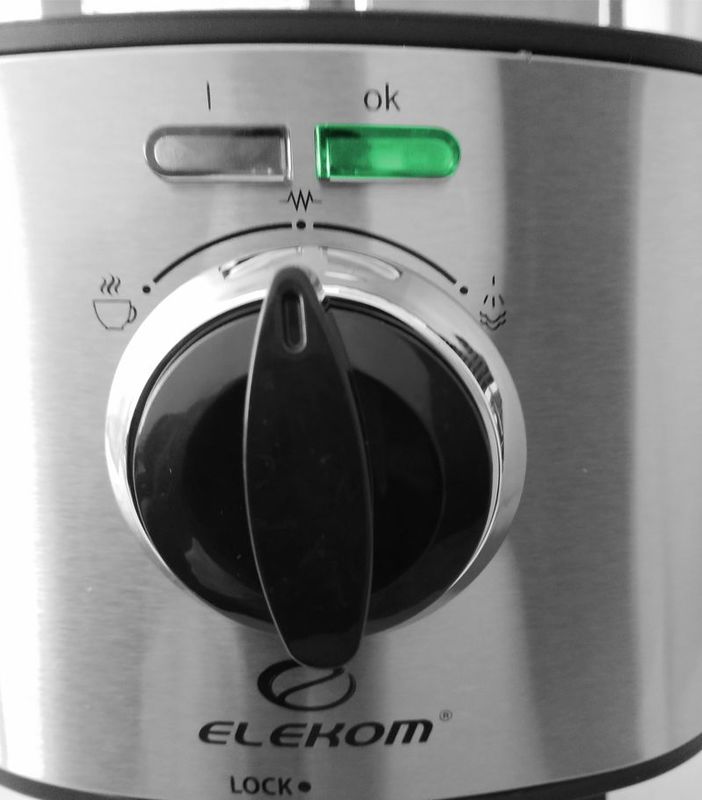 Кафемашина Elekom EK-6826, италианска помпа ULKA 15 бара, подвижен резервоар за вода, мощност 850 W