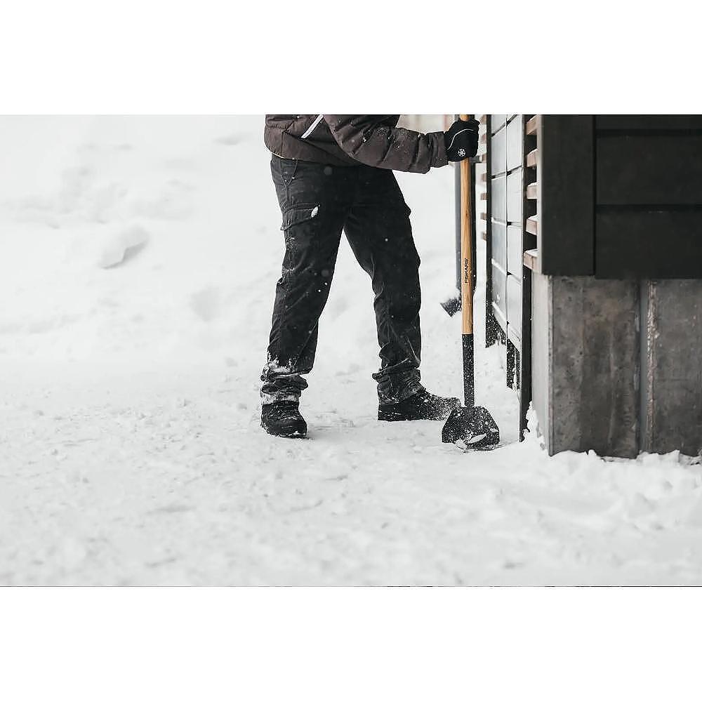 Ледоразбивач, лопати за сняг Fiskars