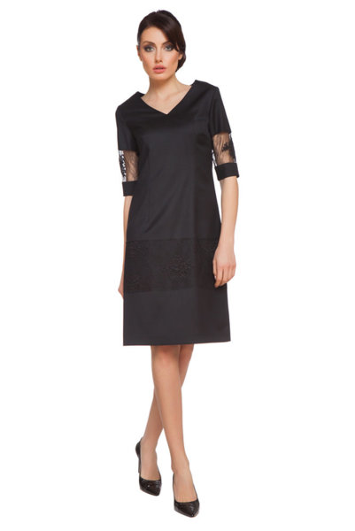 Рокля с дантелени детайли