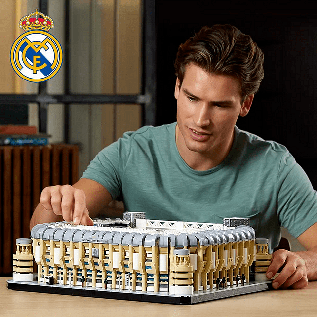 LEGO Icons Стадионът на Real Madrid - Santiago Bernabeu 10299