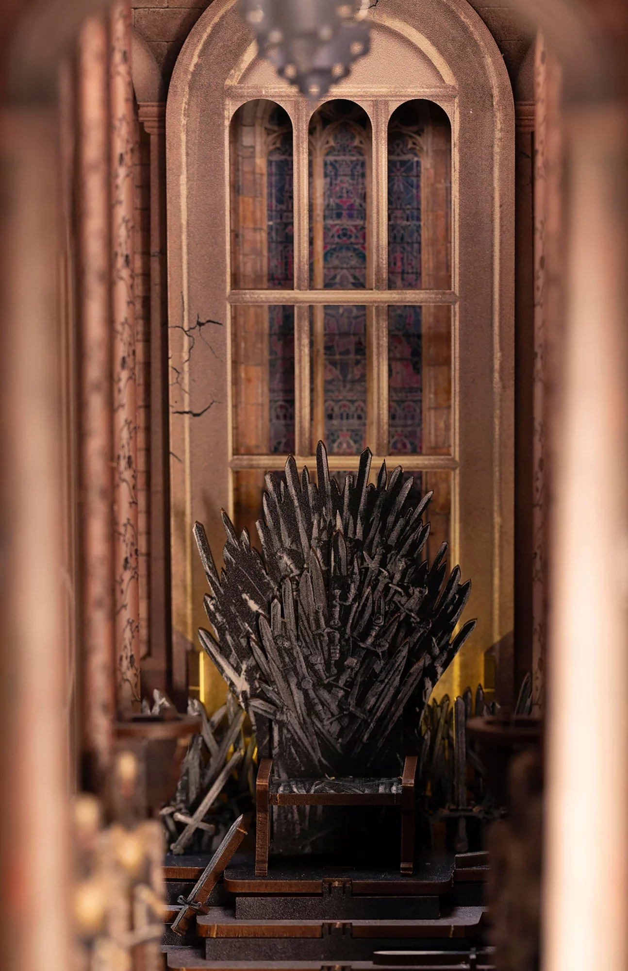 Iron Throne Booknook модел Revell 91 части