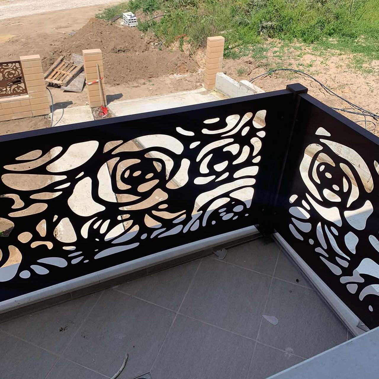 Оградно пано Големи рози