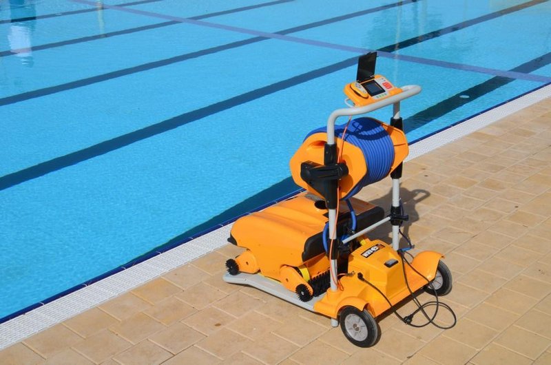 Dolphin Wave 200XL - Робот за басейни с дължина до...