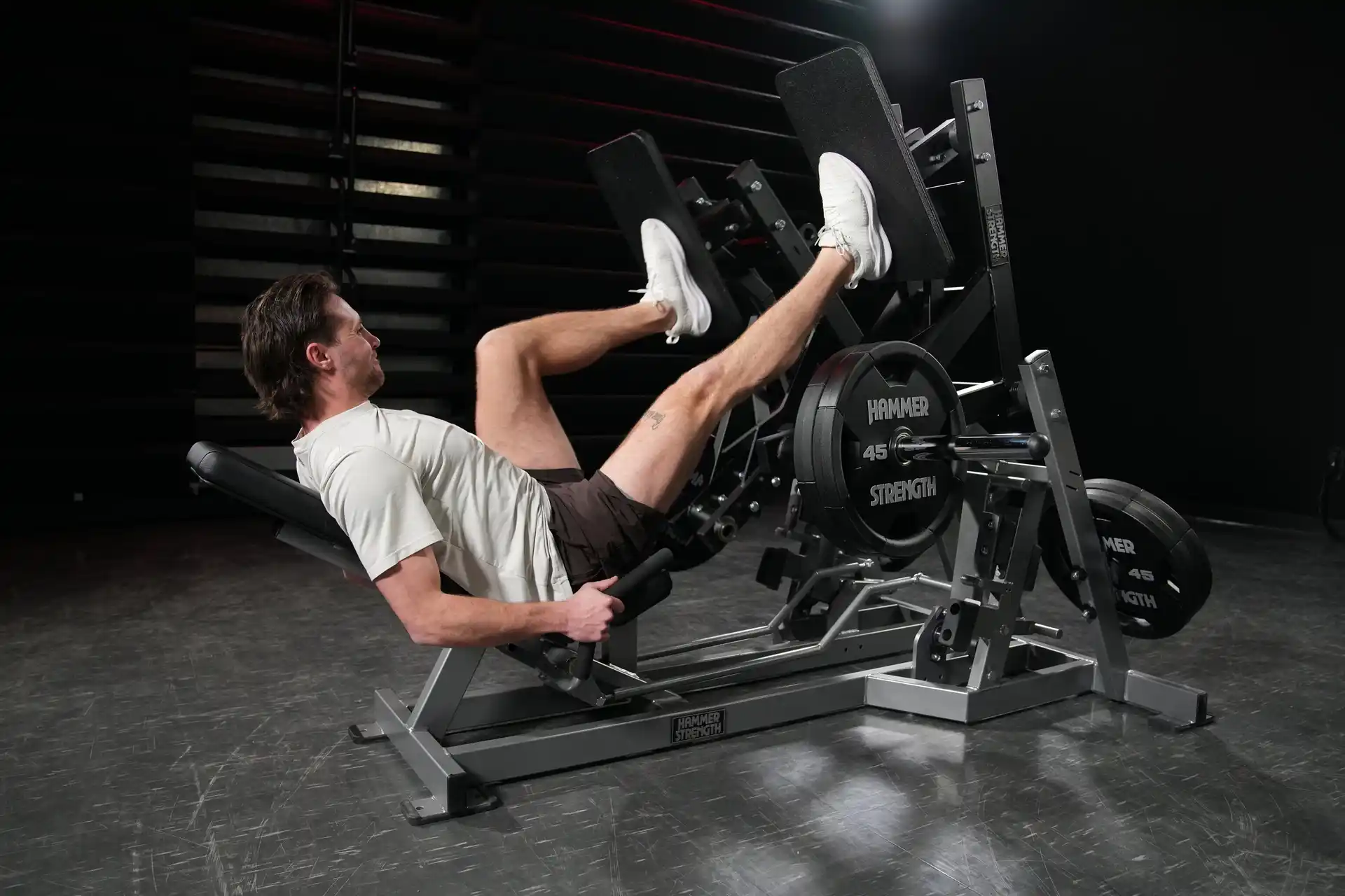 Plate-Loaded Super Squat Press | Hammer Strength