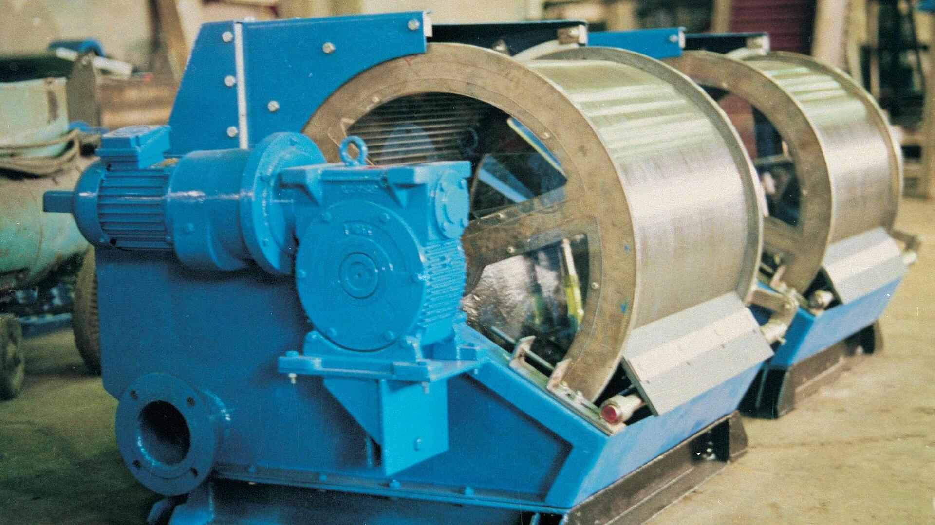Externally Fed Rotary Drum Screens
