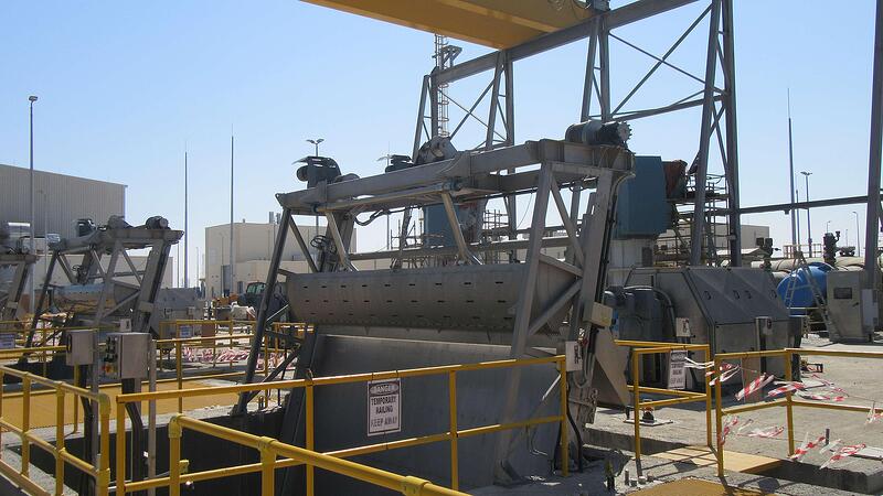 ABLE OPERATED MECHANICAL SCREENS