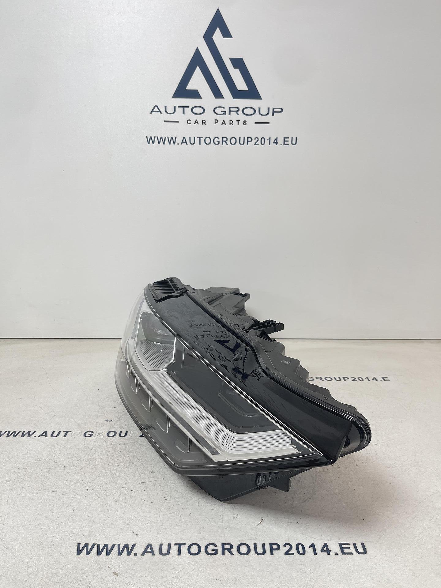 Десен фар Matrix за Audi A8 D5 - 4N0941784