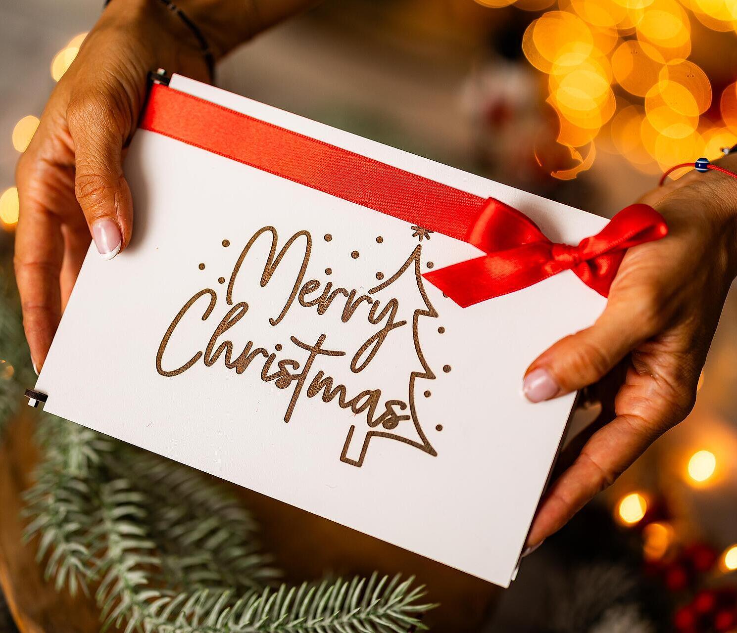 Домашни Коледни сладки в персонализирана дървена кутия