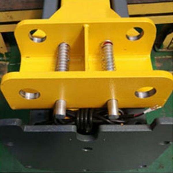 Elevator Auto cu 2 Coloane Electrohidraulic L24BE-230V, 4T