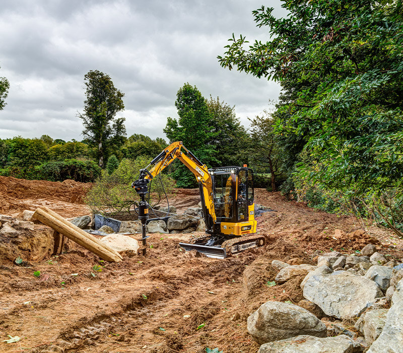 Мини багер JCB 26C-1 - Най-новият модел мини багер 2,5 тона на JCB