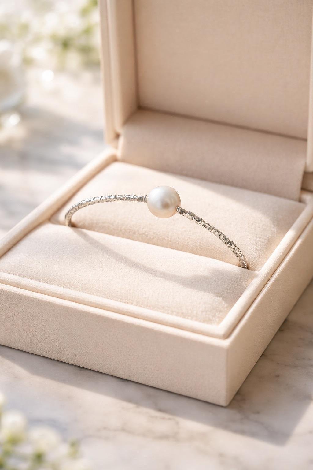 Гривна Pearl Essence Silver